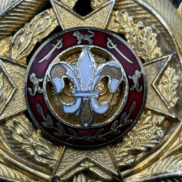 Jewelry | Vintage Gold Tone Medieval Fleur De Lis Crossed Swords ...